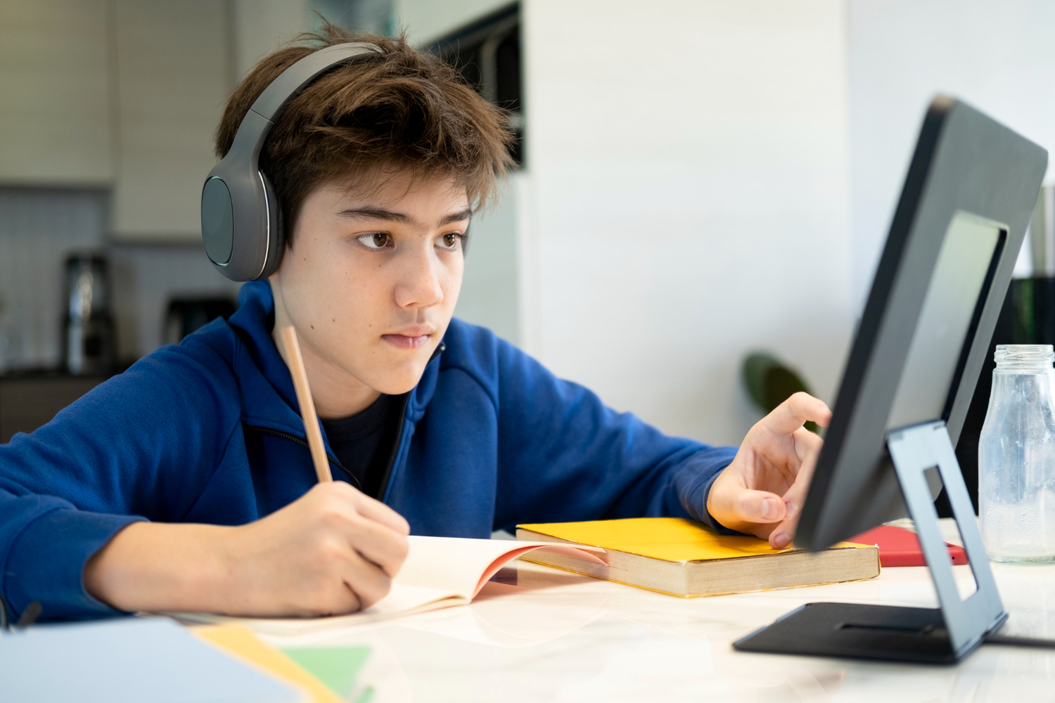 Hybrid Learning Models: Blending Online and In-Person Training